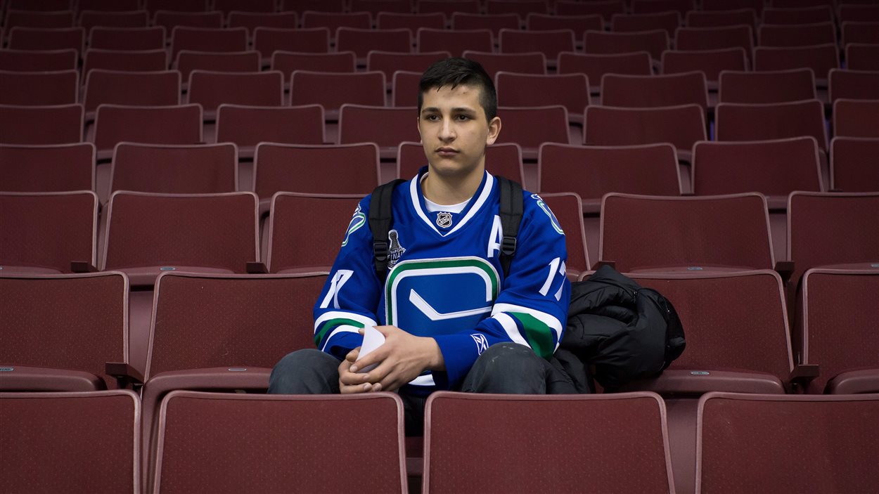 Le hockey, nouvelle passion du cousin du petit Alan Kurdi | Radio-Canada
