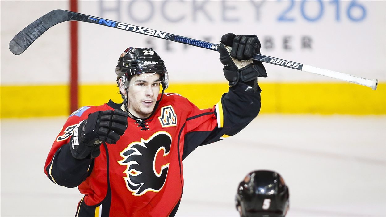 Sean Monahan signe un contrat de 7 ans avec les Flames de Calgary ...