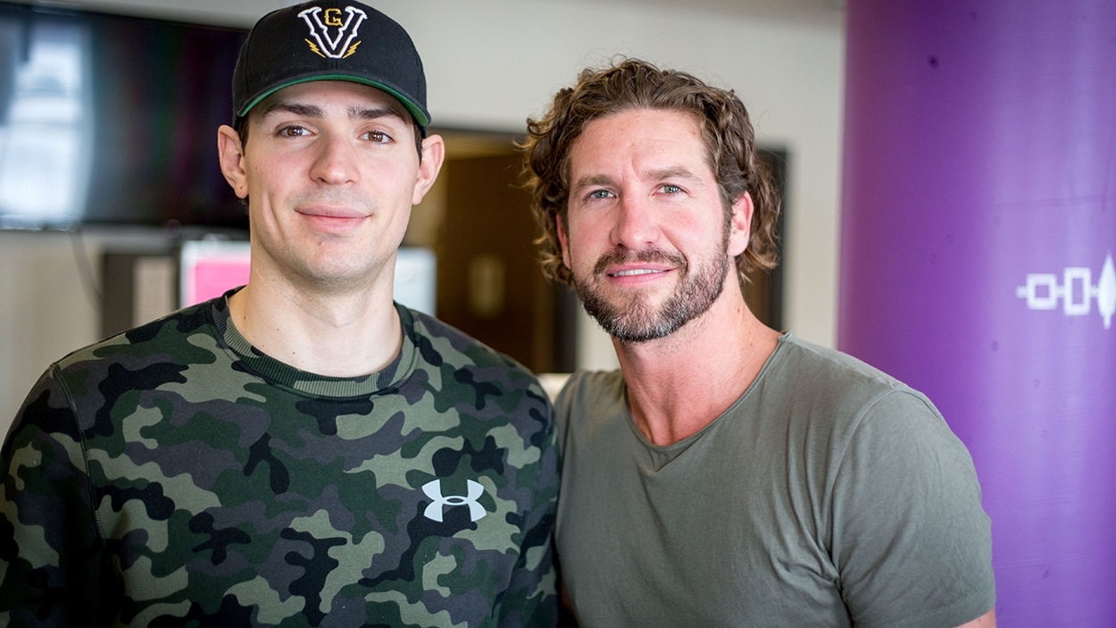 Carey Price et Jonas font don d'instruments de musique à des jeunes de ...