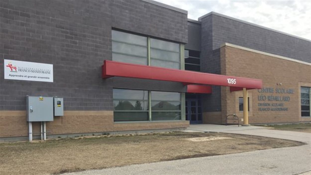 Fin des mesures de verrouillage dans trois écoles de la DSFM | Radio-Canada