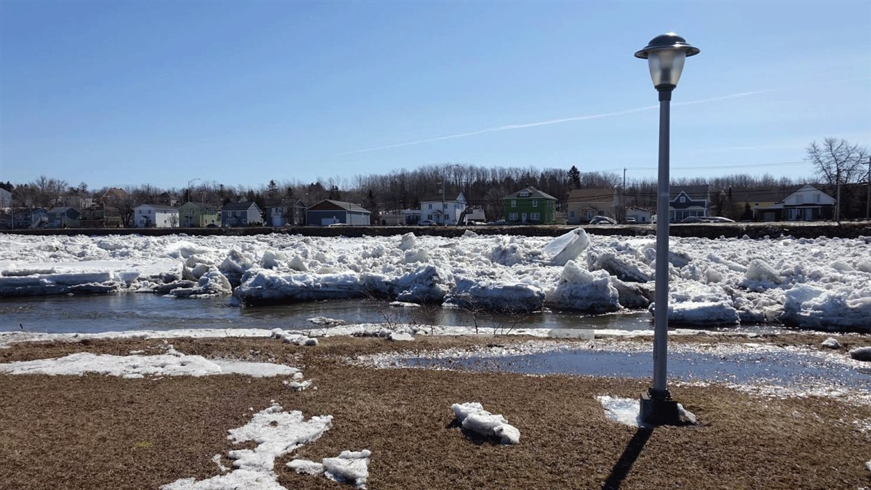La Matane : l'embâcle du centre-ville en photos | Radio-Canada
