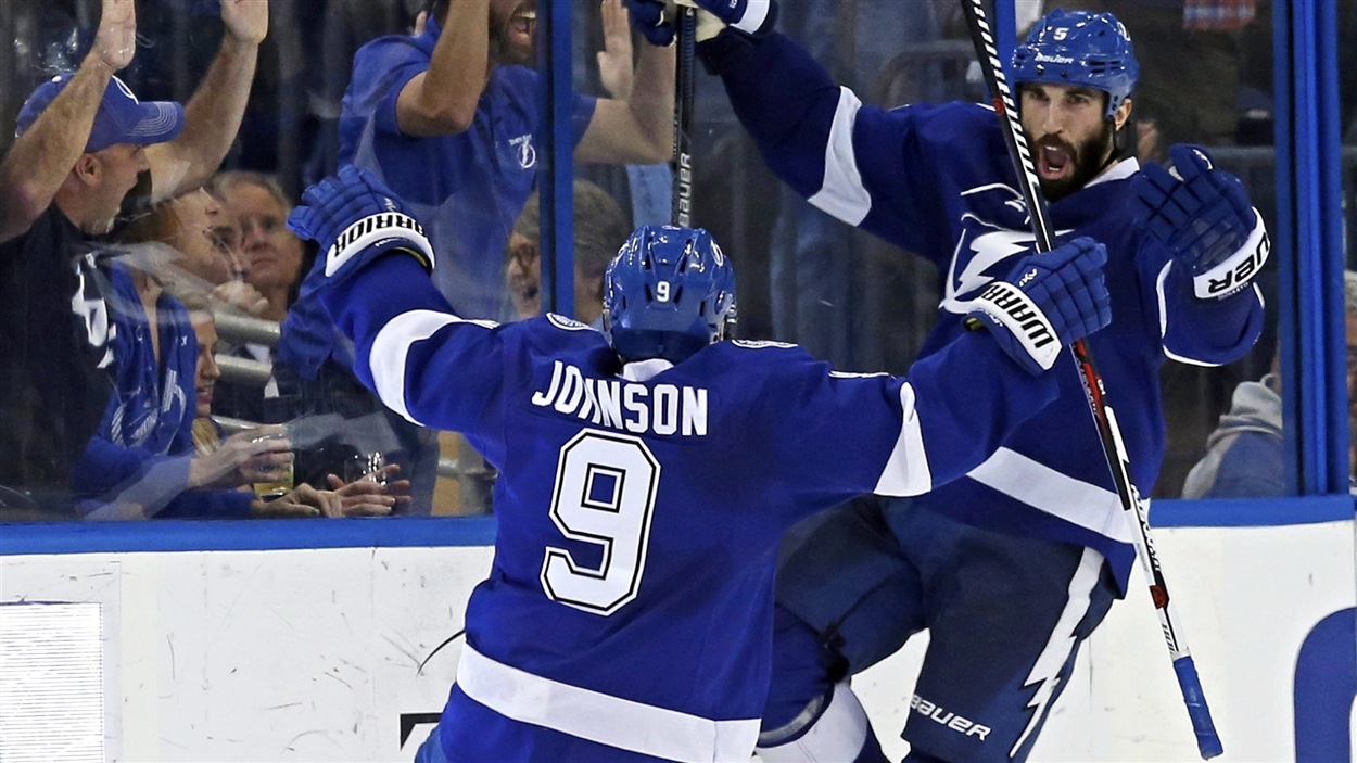 Le Lightning double la mise à Tampa | Radio-Canada