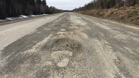 Route 180 au N.-B. : gare aux trous! | Radio-Canada