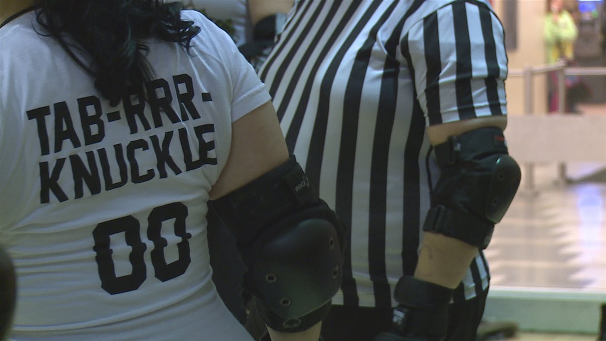 Julie Chevrier, alias TAB-RRR-KNUCKLE, une passionnée de roller derby ...