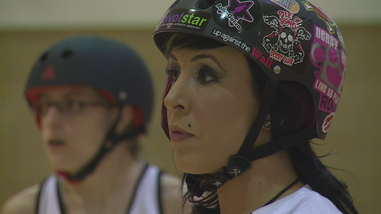 Julie Chevrier, alias TAB-RRR-KNUCKLE, une passionnée de roller derby ...
