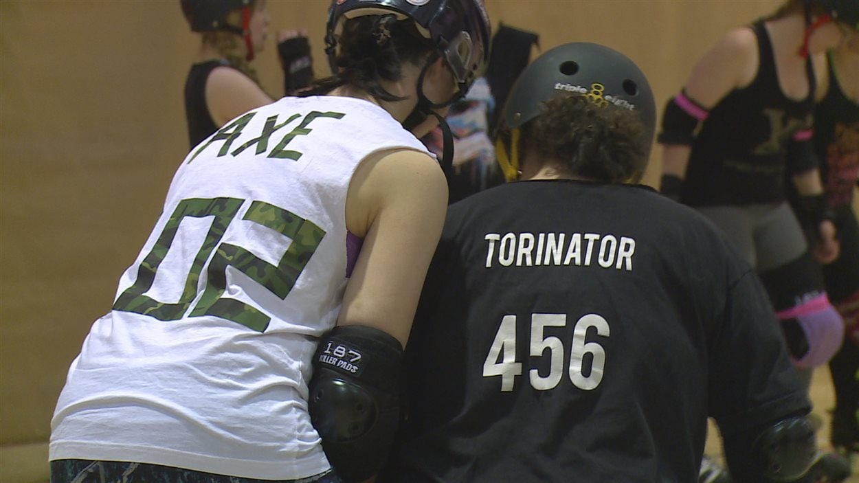 Julie Chevrier, alias TAB-RRR-KNUCKLE, une passionnée de roller derby ...