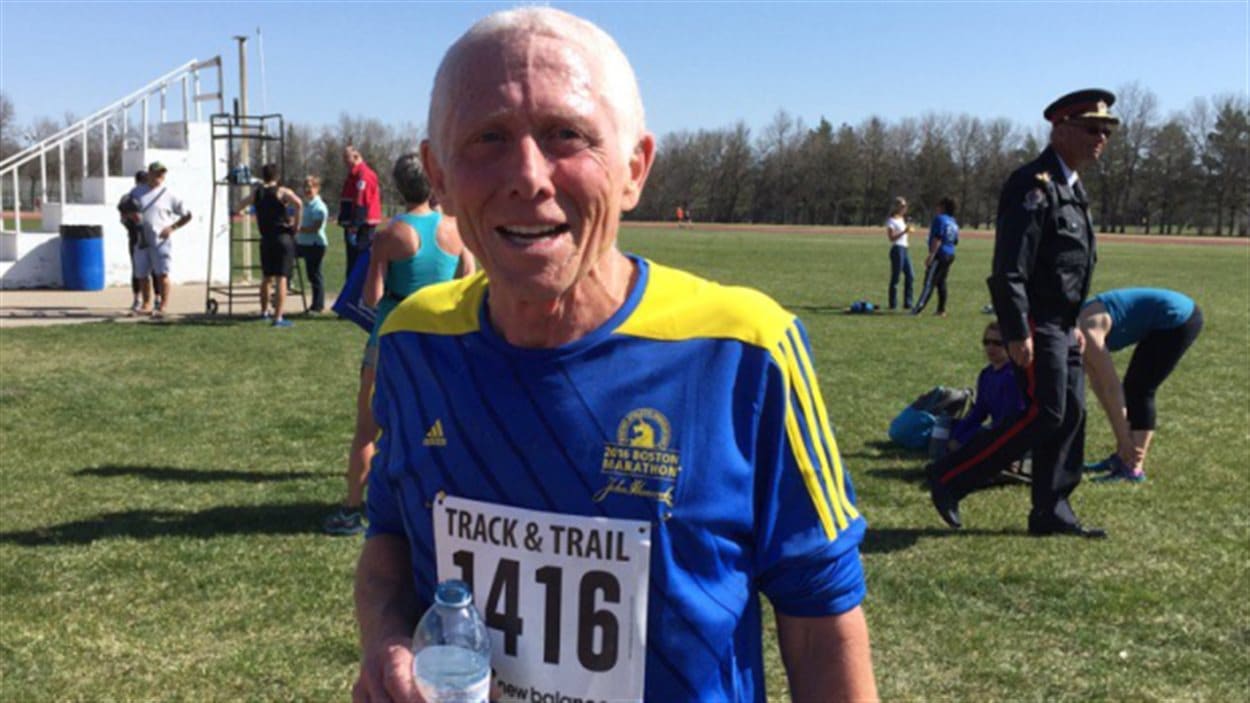 Un ex-fumeur de 61 ans se démarque au demi-marathon de Regina | Radio ...