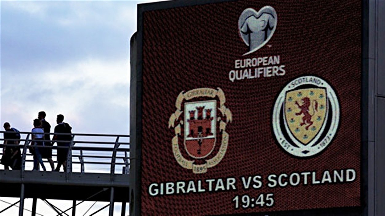 Gibraltar devrait être reconnu par la FIFA, dit le TAS | Radio-Canada