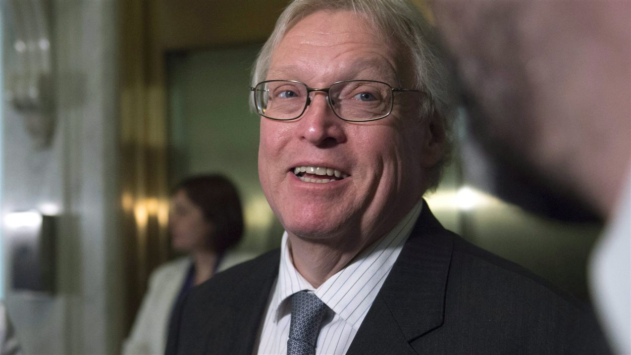 Le ministre Barrette de passage à Baie-Comeau | Radio-Canada