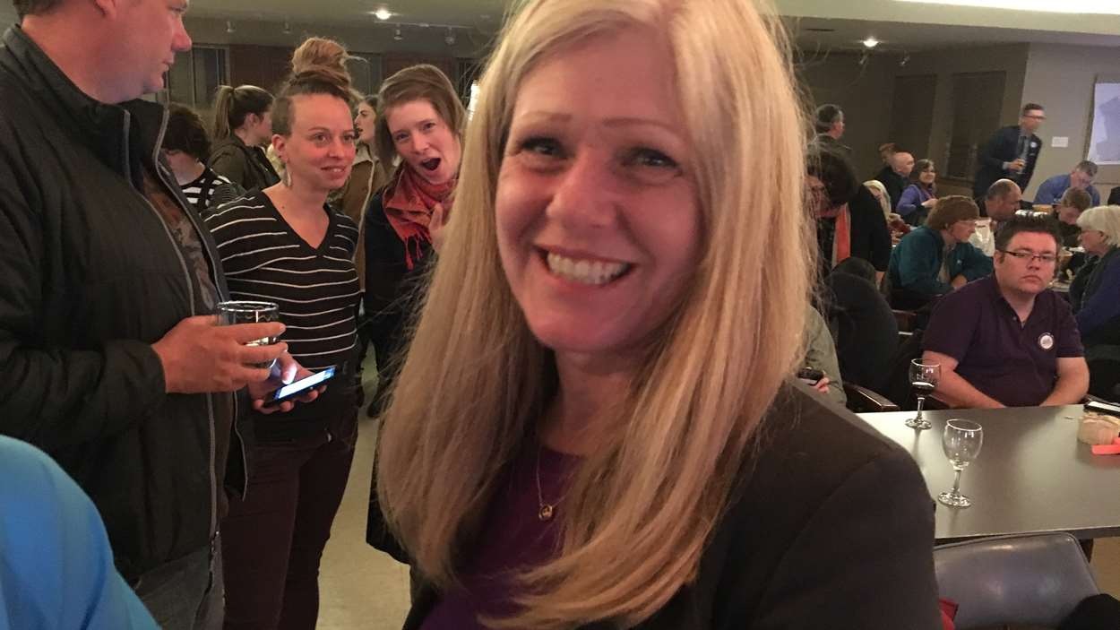 Dawn Arnold devient la première mairesse de Moncton | Radio-Canada