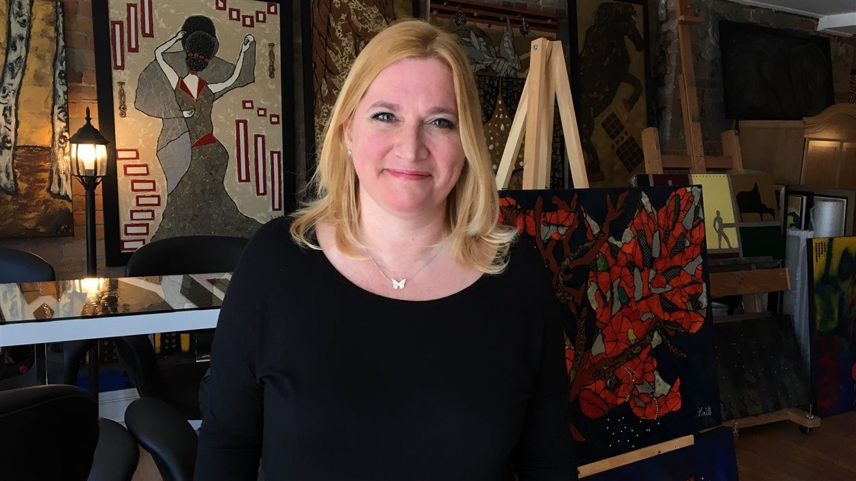 Se vêtir des oeuvres de Kathie Robitaille | Radio-Canada