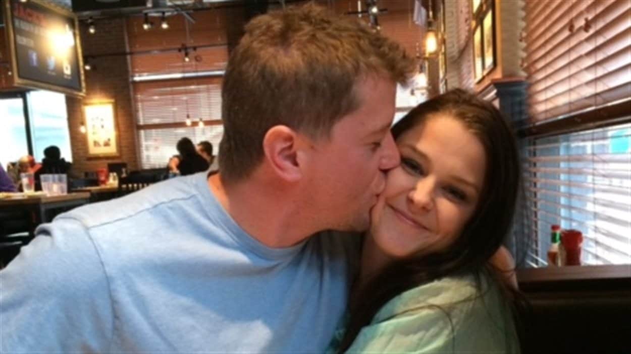 Elle a fui Fort McMurray avec les cendres de son amoureux | Radio-Canada