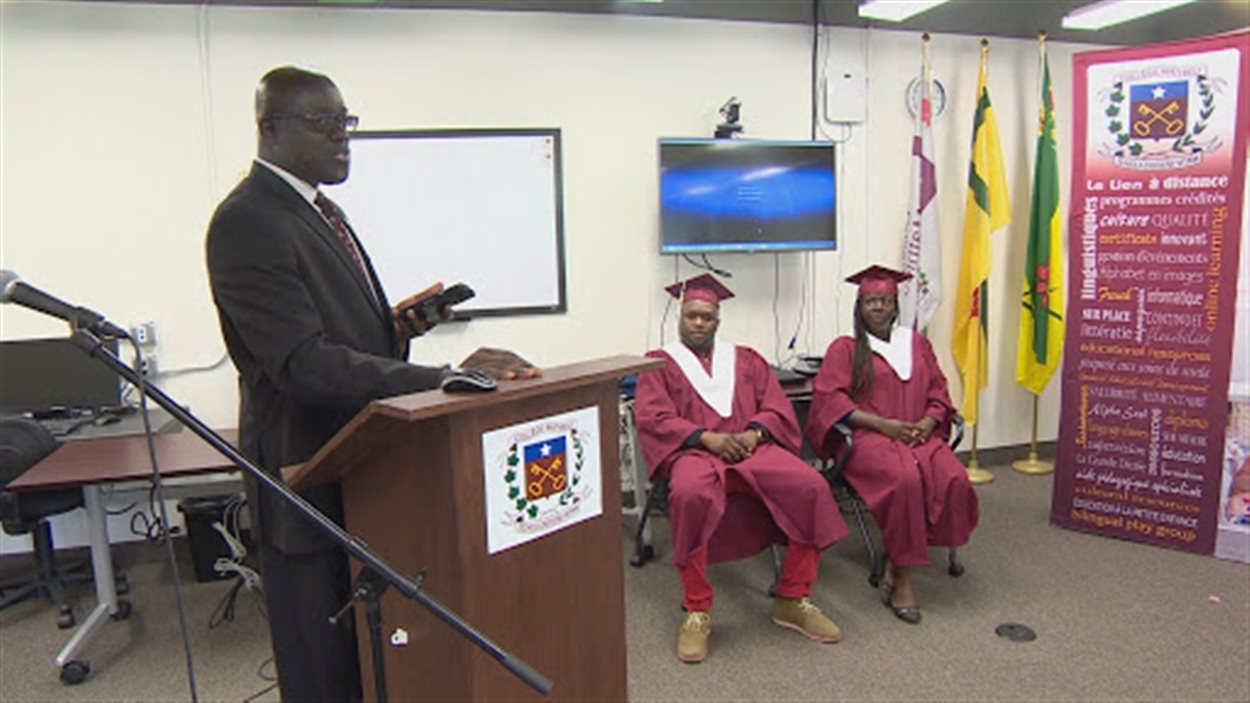 3 nouveaux diplômés au Collège Mathieu | Radio-Canada