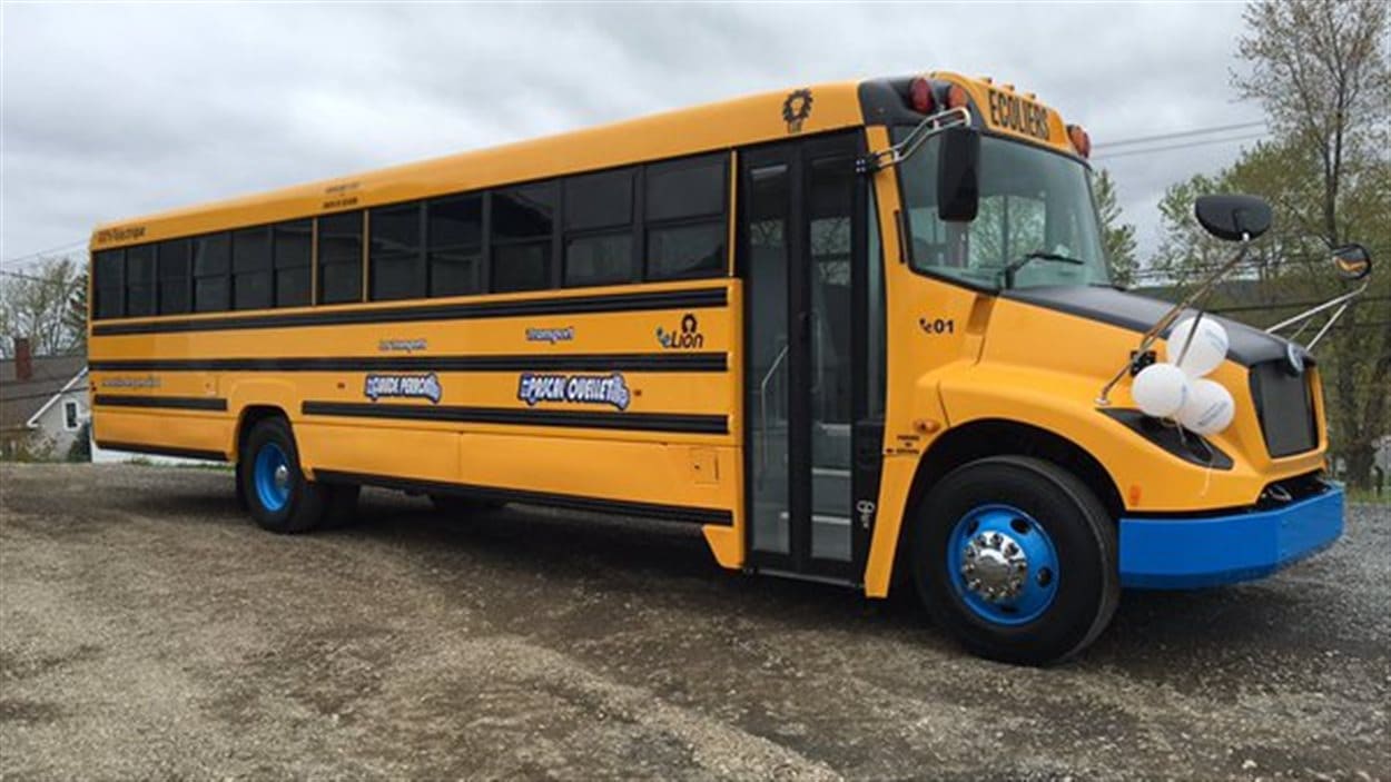 Des élèves de Témiscouata-sur-le-Lac vont à l'école en autobus ...
