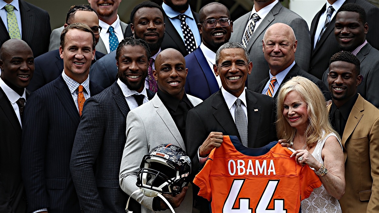 Le président Obama rend hommage aux Broncos à la Maison-Blanche | Radio ...