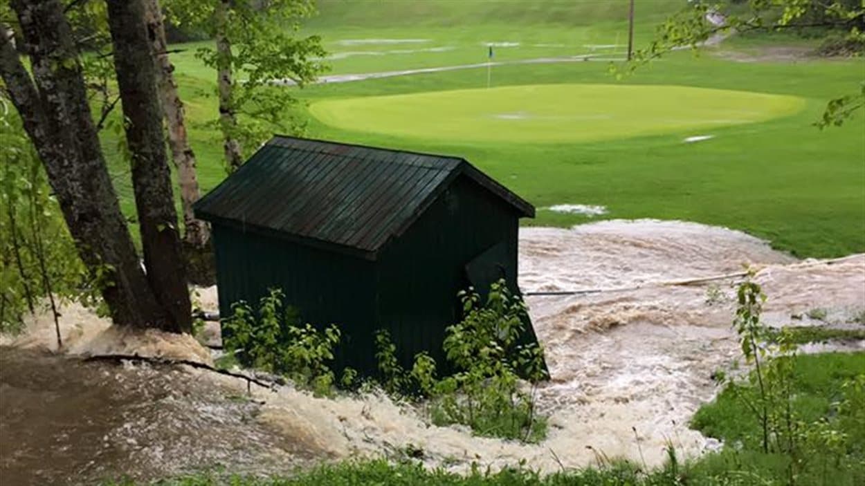 Une inondation au club de golf Restigouche a fait craindre le pire ...