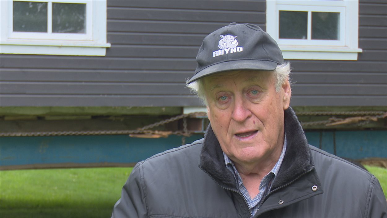 Forcé de déplacer sa chapelle... une centaine de mètres plus loin ...