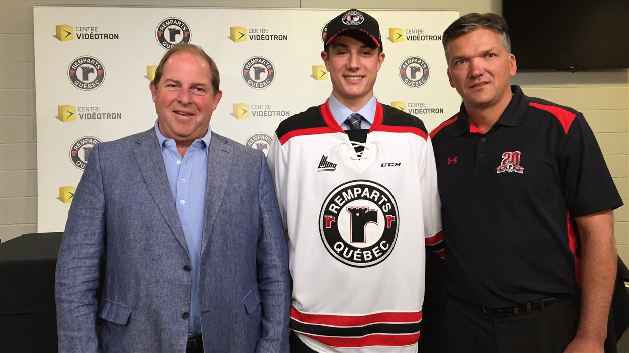 Andrew Coxhead revêt l'uniforme des Remparts | Radio-Canada