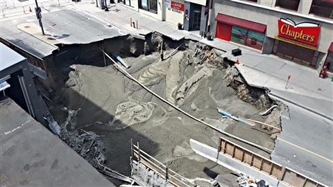 Affaissement au centre-ville : déjà deux semaines | Radio-Canada