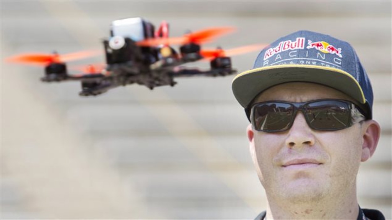 Les drones jouent à la F1 | Radio-Canada