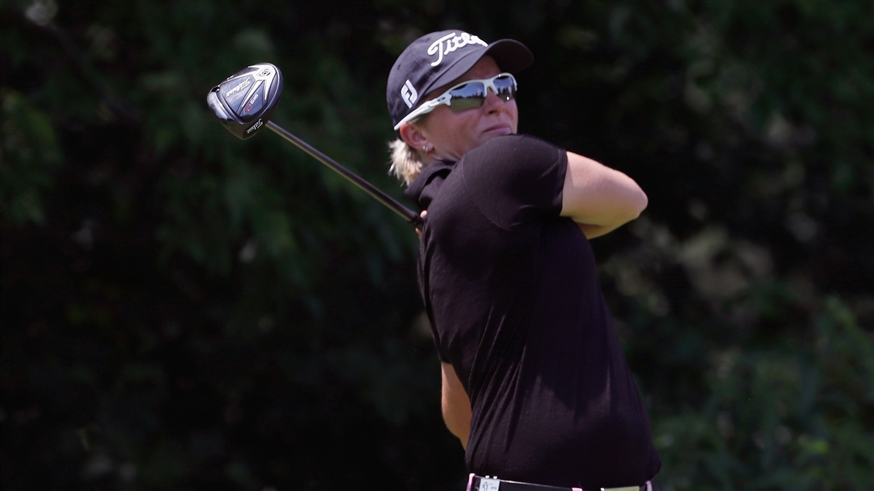 Alena Sharp à deux coups de la tête, Brooke Henderson éliminée | Radio ...