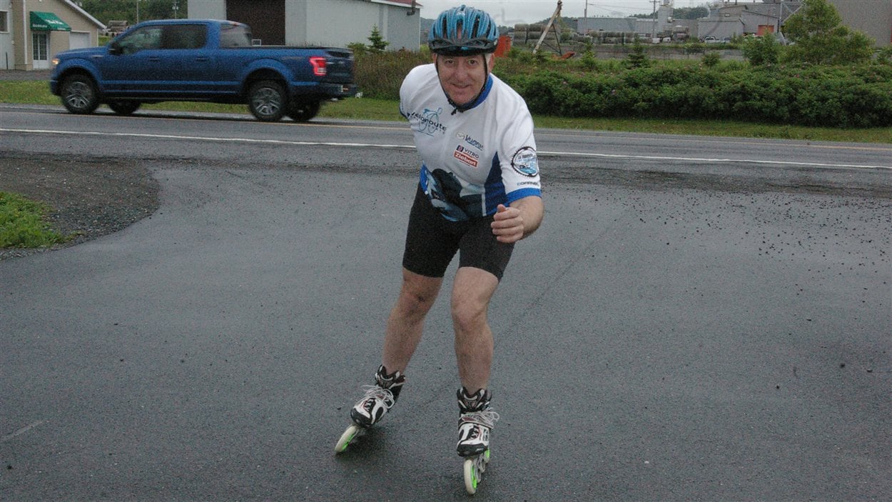 Le tour du lac Saint-Jean en patins à 54 ans | Radio-Canada