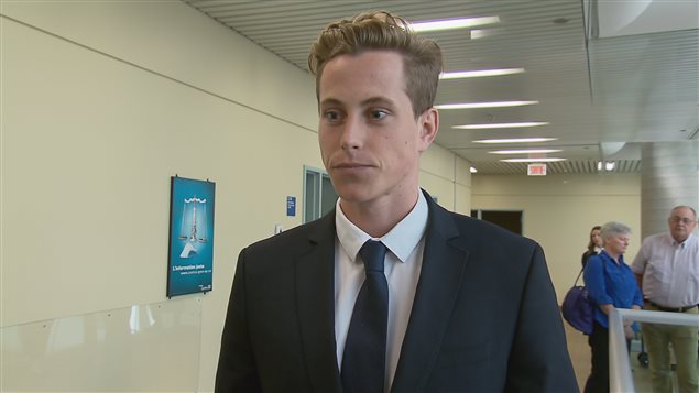 L'ancien quart-arrière Alex Skinner acquitté | Radio-Canada