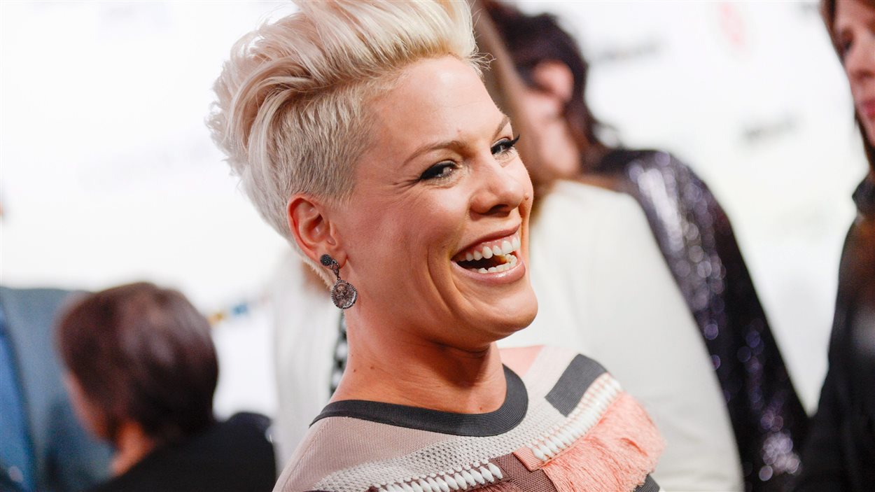 Pink compose une chanson pour Céline Dion en hommage à René Angélil ...