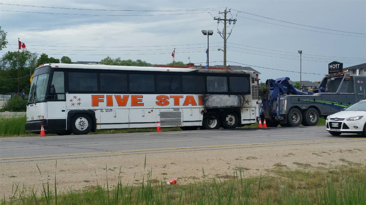 L'incendie d'un autobus entraîne l'évacuation d'une quinzaine de ...