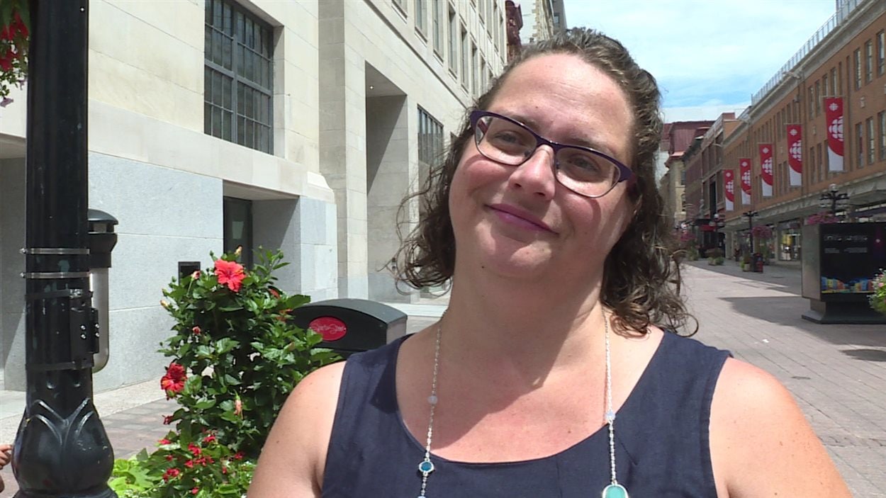 Des femmes saluent la victoire d'Hillary Clinton à la convention ...