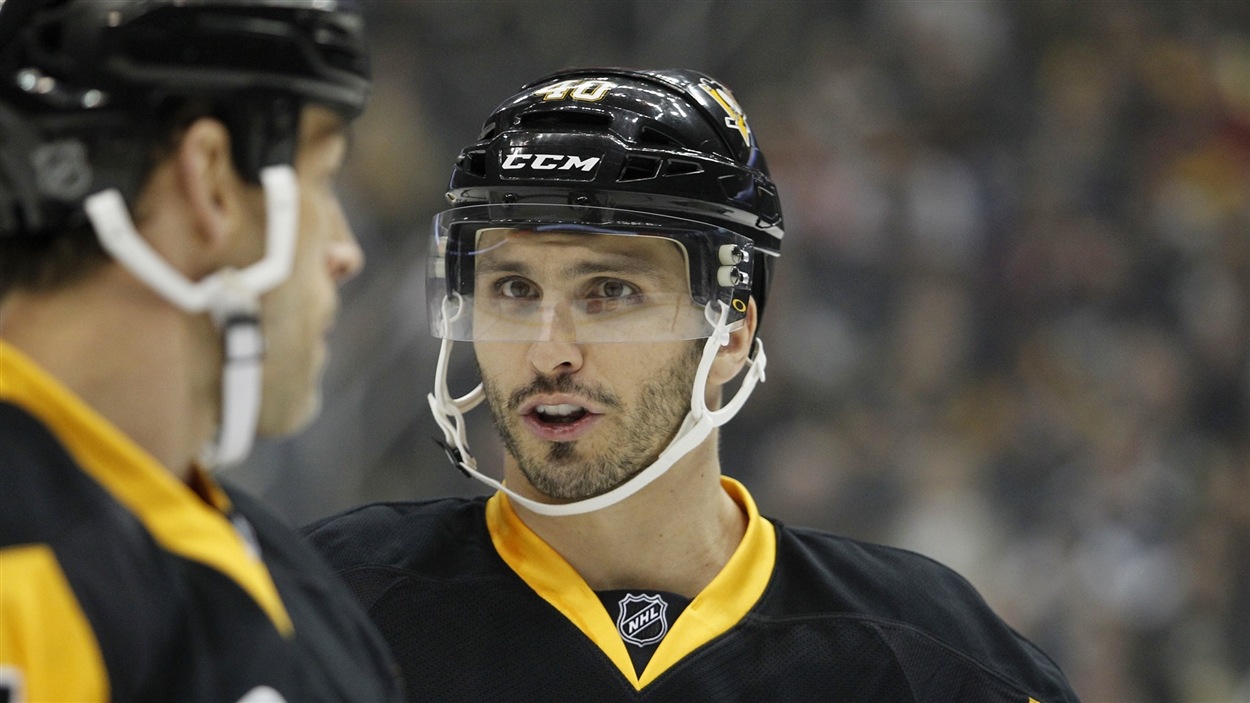 Maxim Lapierre à l'essai avec les Rangers | Radio-Canada