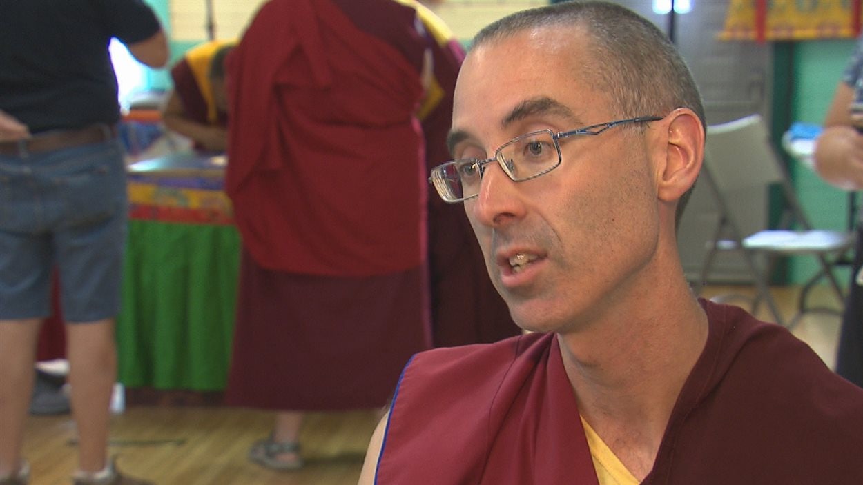 Des moines bouddhistes de passage à Ayer's Cliff | Radio-Canada