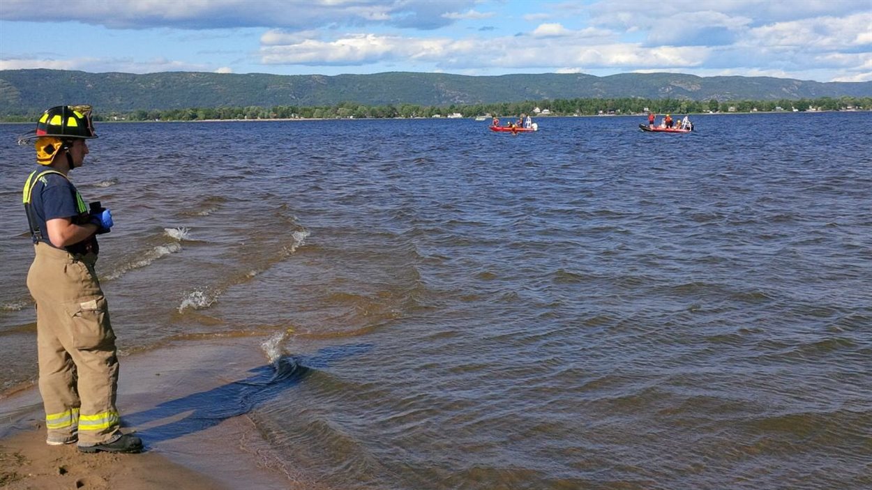 Un corps repêché à la plage de Constance Bay | Radio-Canada.ca