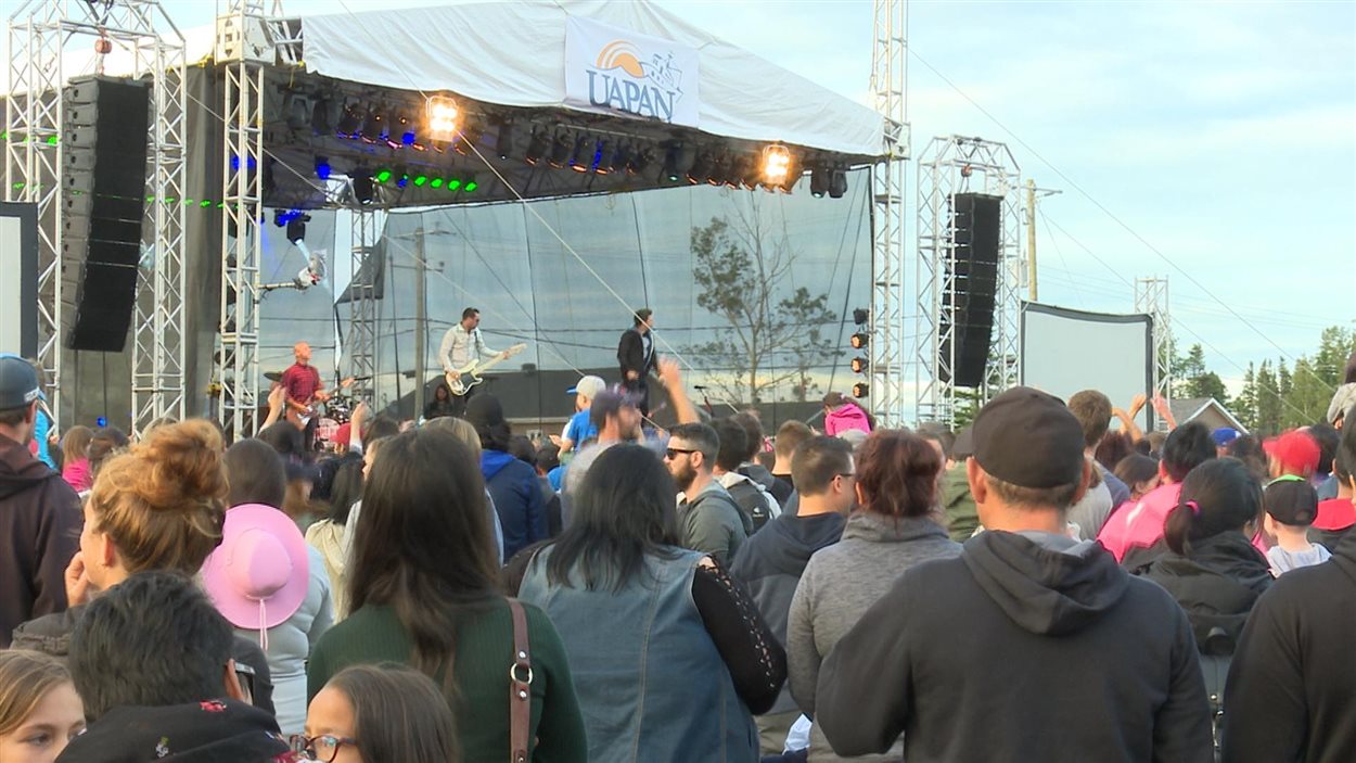 Simple Plan a comblé toutes les attentes au 32e festival Innu Nikamu ...