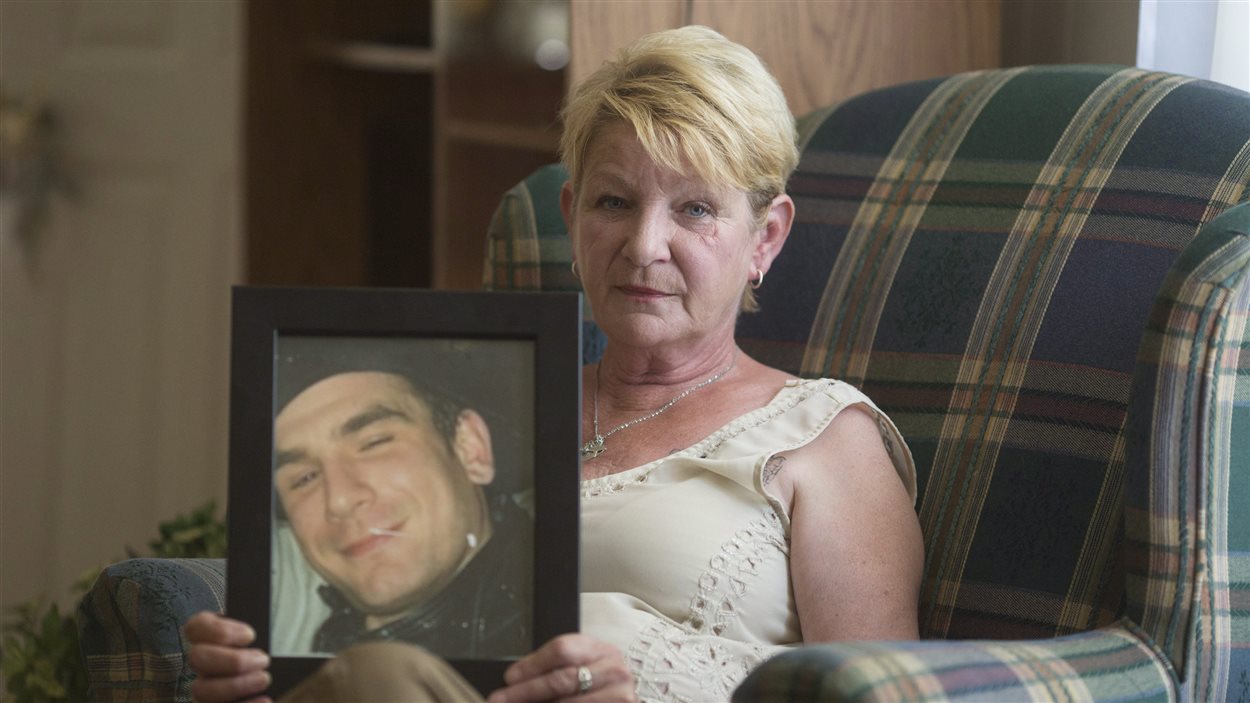 Des funérailles après cinq ans d'attente | Radio-Canada