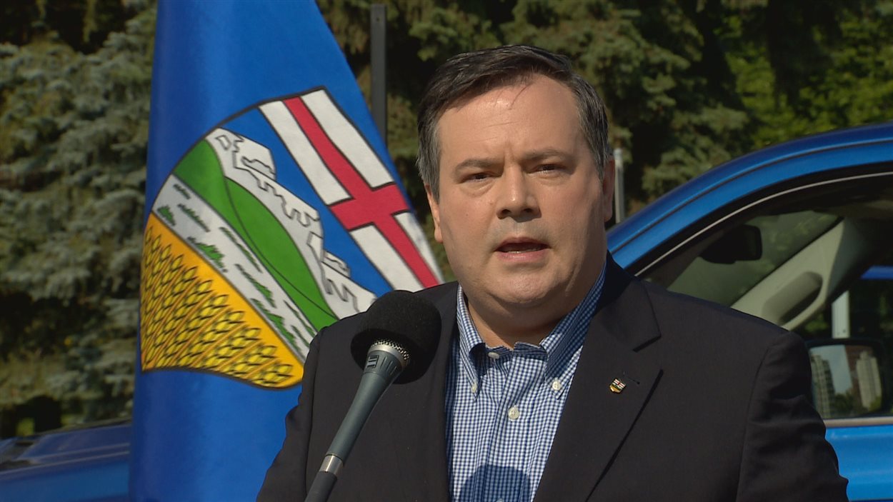 Jason Kenney ouvre son bureau de campagne à Calgary | Radio-Canada