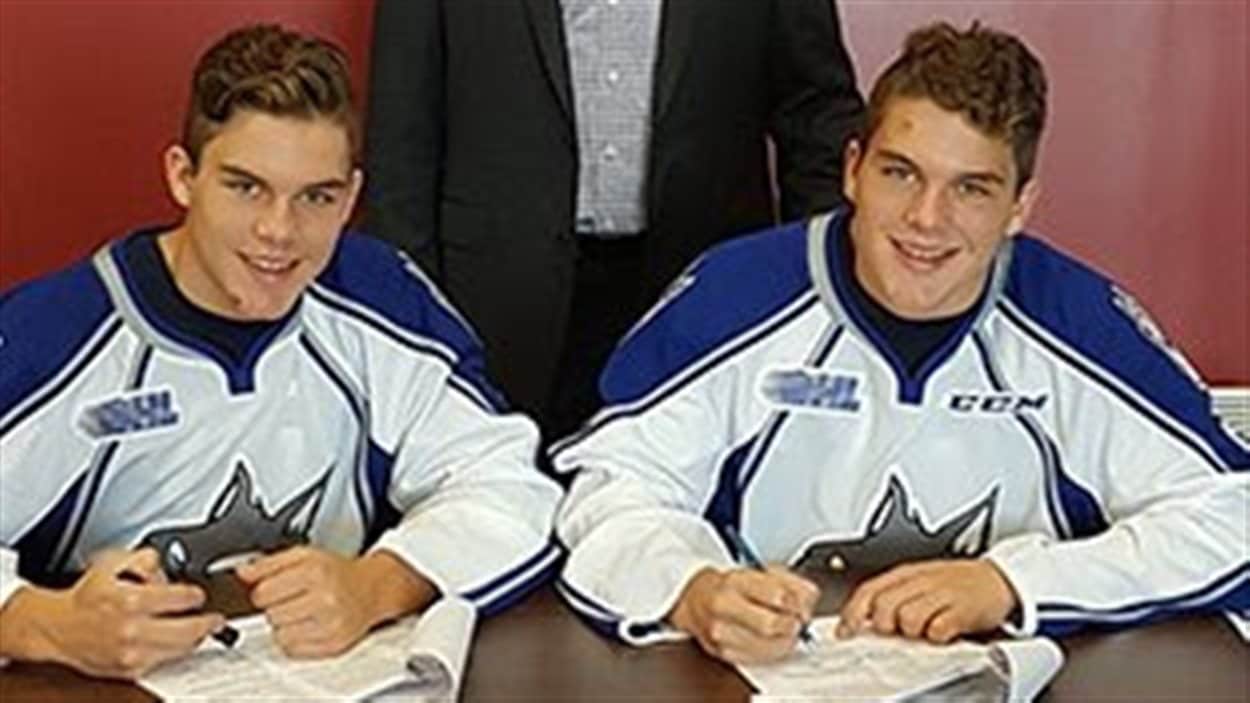 Les frères Pilon chez les Wolves de Sudbury | Radio-Canada