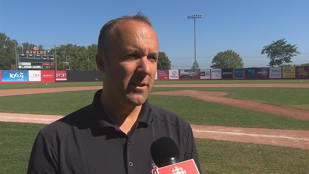 Hommage à « Bob » Bissonnette au match des Aigles de Trois-Rivières ...