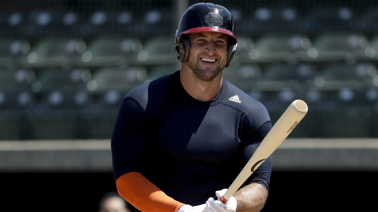 Tim Tebow se rapproche de la MLB | Radio-Canada