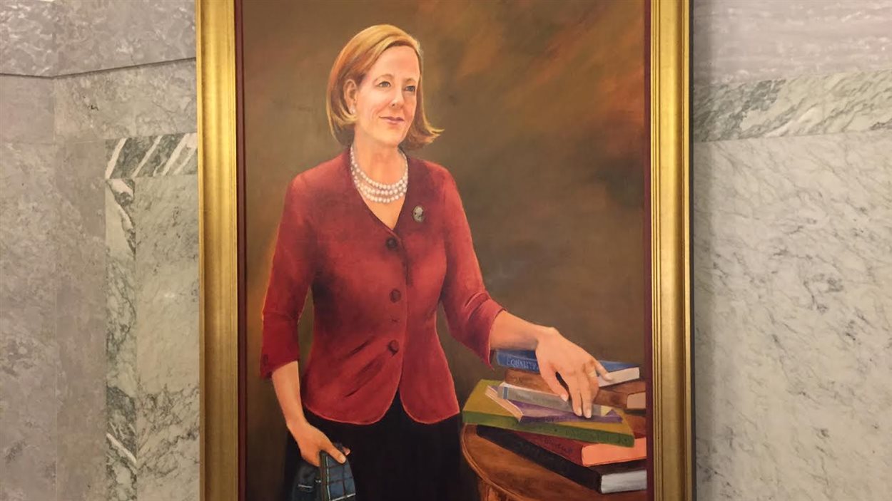 Le portrait d'Alison Redford a finalement été accroché à l'assemblée ...