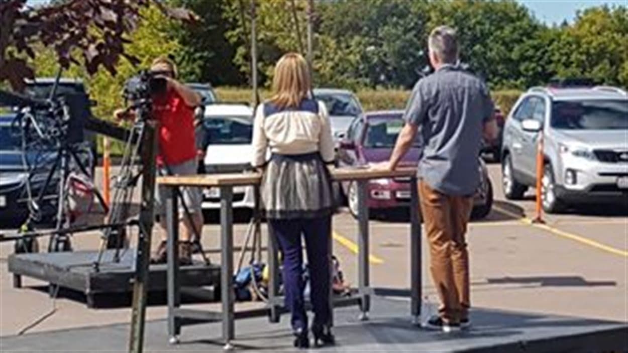 800 personnes aux portes ouvertes de Radio-Canada Acadie | Radio-Canada