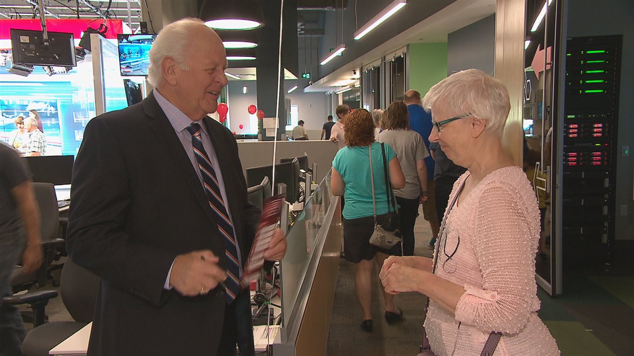 800 personnes aux portes ouvertes de Radio-Canada Acadie | Radio-Canada