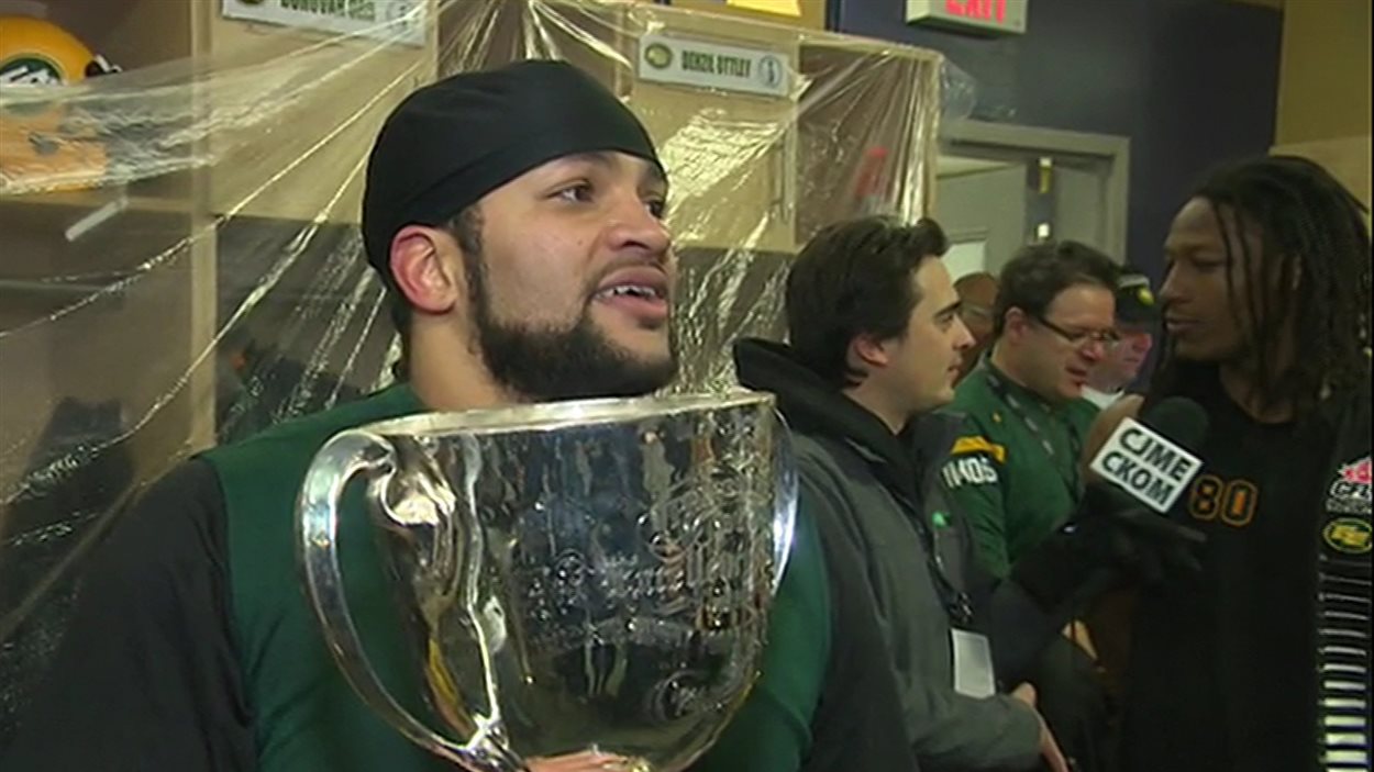 Fracture de la fibula pour Calvin McCarthy | Radio-Canada