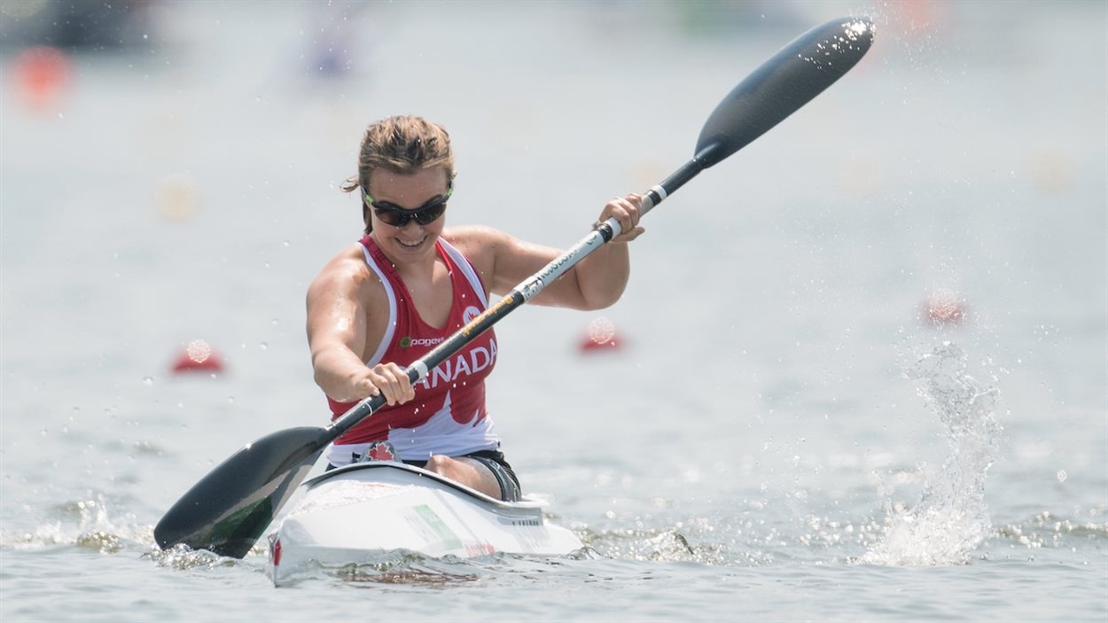 Christine Gauthier au pied du podium en paracanoë catégorie KL2 | Radio ...