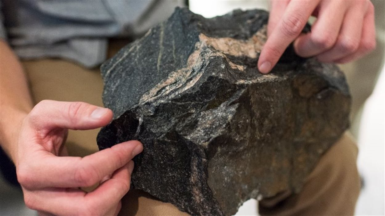 Une roche de 4 milliards d'années nous renseigne sur l'origine de la ...