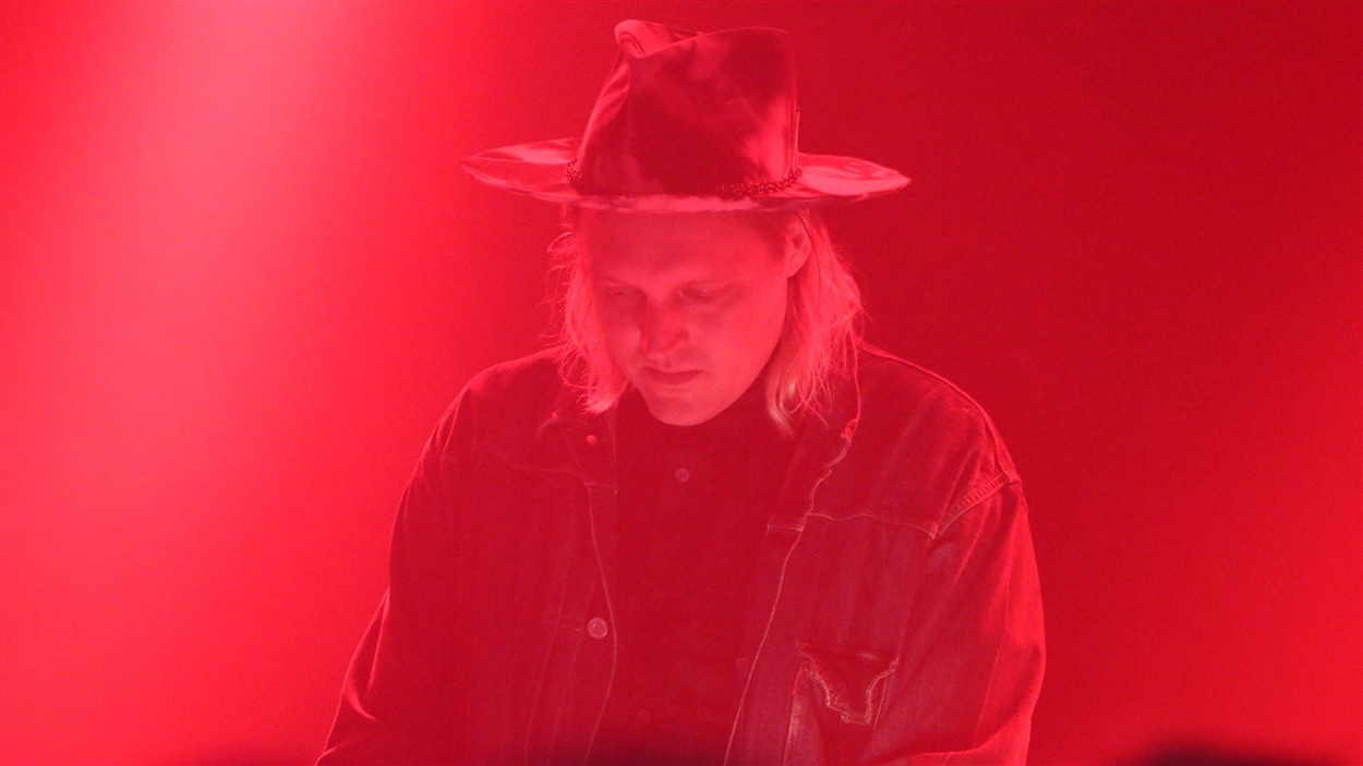 Une prestation sans artifice de Win Butler à Québec | Radio-Canada
