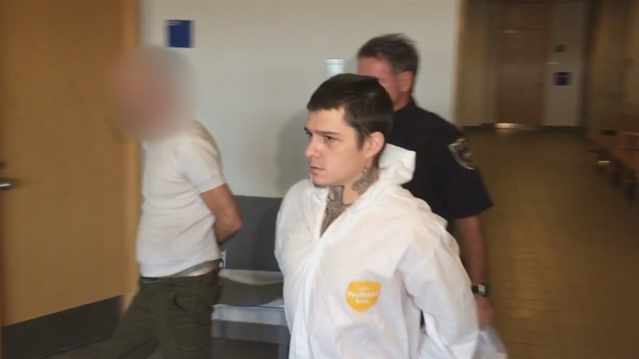 Le présumé voleur à la hache comparaît | Radio-Canada