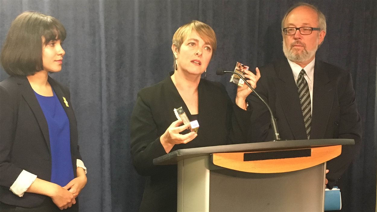 Plaidoyer pour des paquets de cigarettes neutres | Radio-Canada