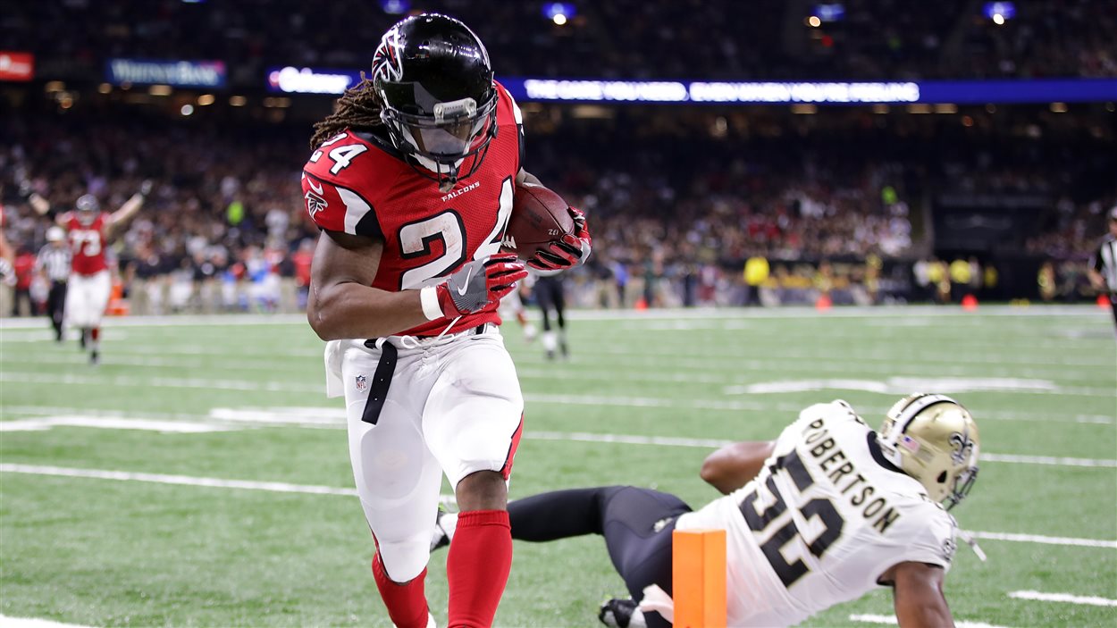 Les Falcons gâchent la fête en Nouvelle-Orléans | Radio-Canada