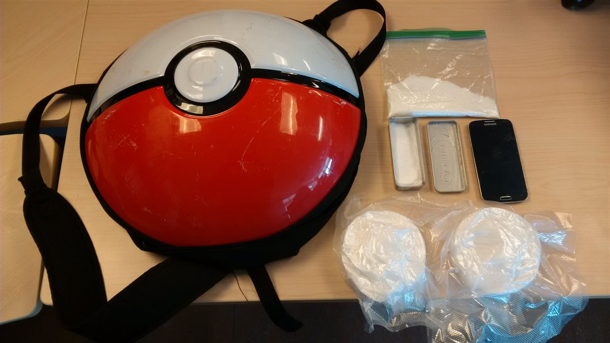 De la cocaïne dans un sac à dos en forme de « Pokeball » | Radio-Canada